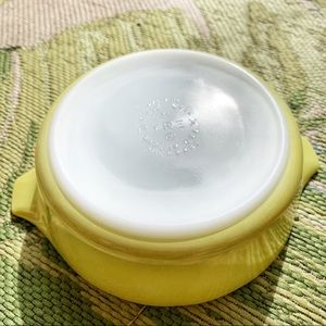 Pyrex | Kitchen | Vintage Pyrex Yellow Round Glass Casserole Dish ...